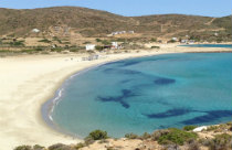 Magganari Ios beach - het zandstrand Magganari op Griekse eiland Ios
