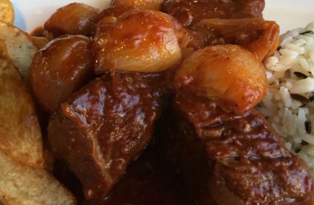 Stifado recept - Stifado zelf thuis maken - Griekenland.net